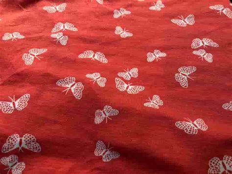 A Jersey Anyag Titokzatos Világa Mandula Kafé