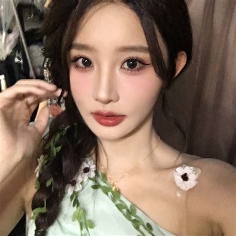 周诗雨宣布与丝芭解约 退出snh48团体 名都