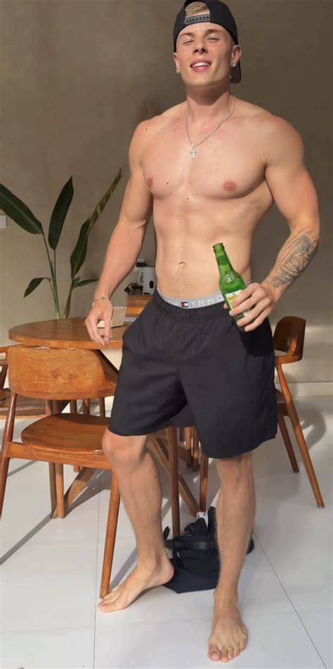 Benjamin Hiltons Feet