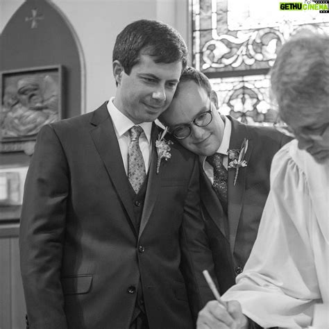 Pete Buttigieg Wiki Biography Age Gallery Spouse And More