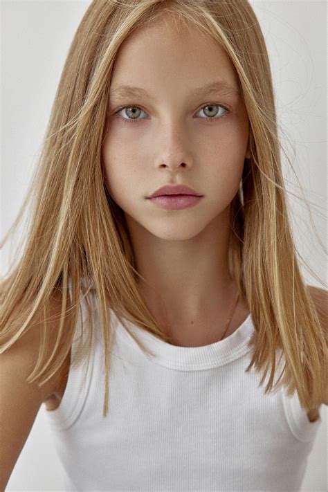 Height 144cm 4 8½ Shoe 35 Eu 3½ Us 2½ Uk Hair Blond Eyes Green