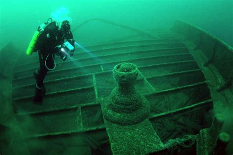 72 Letni Nurek Wyłowiony Martwy Z Jeziora Michigan