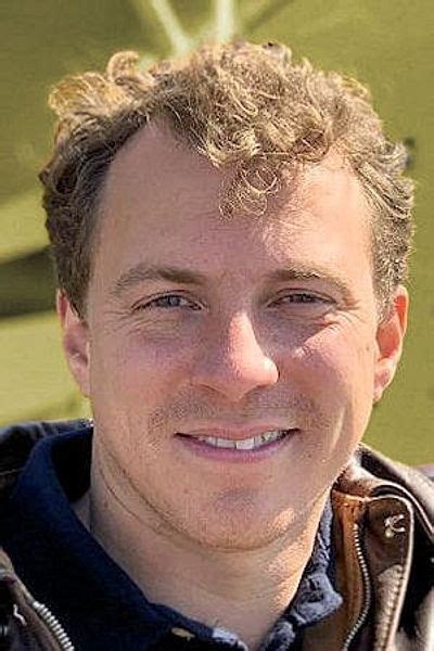 Arthur Williams About Entertainmentie