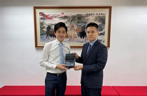 Ensec Solutions 欣然宣佈第二位同事獲頒授十年長期服務奬，這位同事由公司成立至今一直緊守崗位，與公司共同成長。ensec衷心感謝每位同事的熱誠及努力，令公司得以持續向前發展，繼續