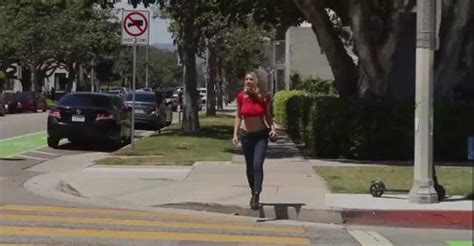 Gabby Carter Scrolller