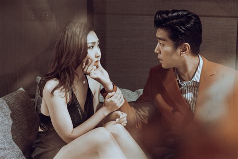 黎诺懿浸泡泡浴「全裸上阵」 Tvb上位小生沙滩豪迈疯狂「裸跑」 星岛日报