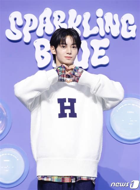 Korean Netizens React To Twss Debut Showcase Photos Koreaboo