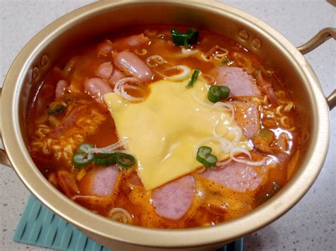 햄소세지요리 라면요리 부대찌개라면만들기 보글보글부대찌개라면 햄소세지치즈부대라면