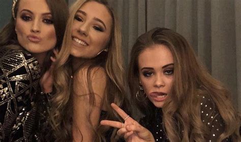 Niamh Ruby N Lauren Scrolller