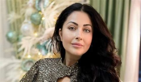 Gabriela Cristea Fericită Alături De Fetițe Promite O Revenire în