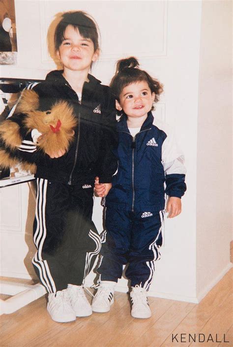 Throwback Kendall And Kylie Jenner 🖤👭🏻📸 Rkuwtk