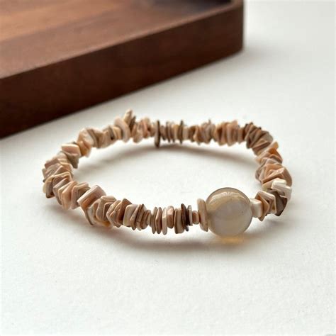 【守護石】灰瑪瑙片貝殼手鏈 護身符辟邪 消除恐懼焦慮 老師禮物 Th Jewelery｜手鍊手環人氣榜 Pinkoi