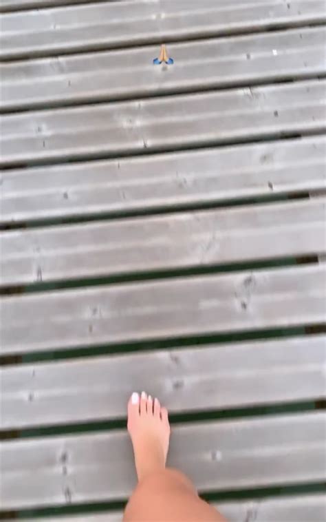 Agathe Auproux S Feet I Piedi Di Agathe Auproux Page Celebrities Feet