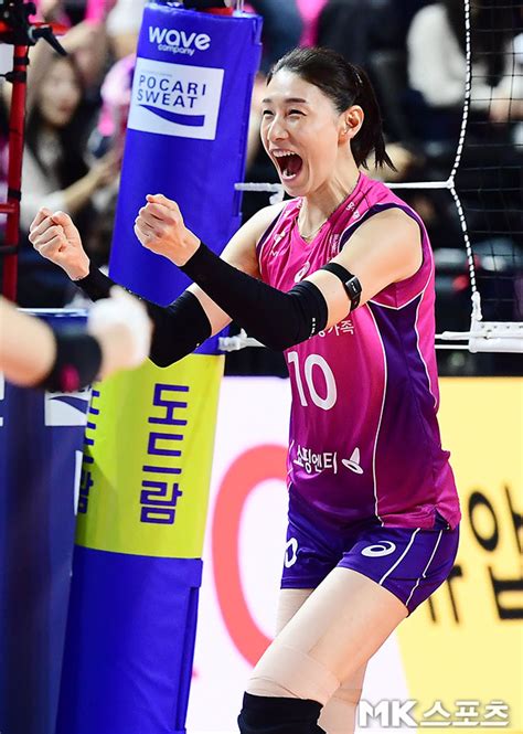 김연경 ‘블로킹 득점에 우렁찬 포효 Mk포토 매일경제 김연경 ‘블로킹 득점에 우렁찬 포효 Mk포토 매일경제