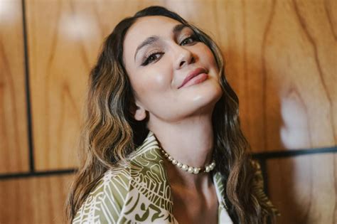 Bantahan Tegas Luna Maya Soal Kabar Pernikahannya Dengan Gading Marten