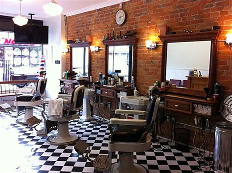 Classic Old Fashioned Barber Shop Old School Barber Shop Interior Barber Shop Flooring Ideas