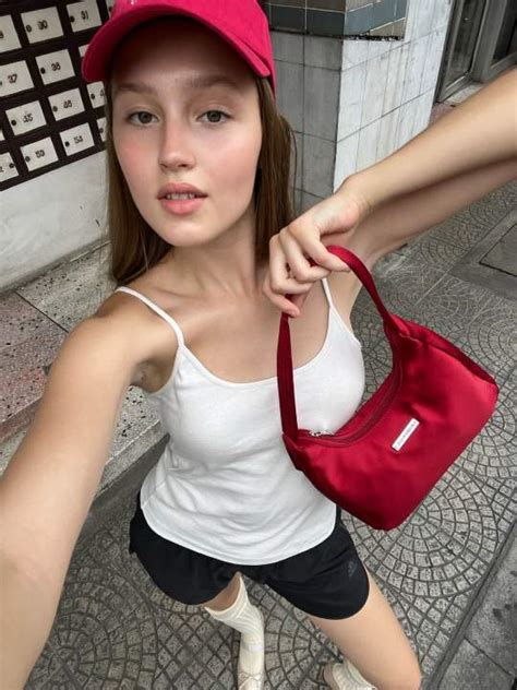 Sally Th ซื้อขาย กระเป๋าถือ ออนไลน์ในราคาที่ถูกกว่า