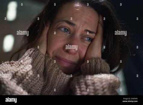 Sad Girl Crying In The Rain Alone Sad Girl Crying In The Rain Alone