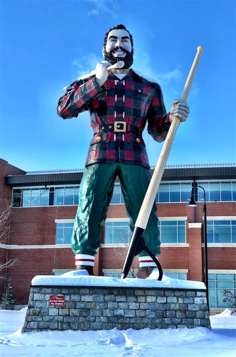 Paul Bunyan Statue In Bangor