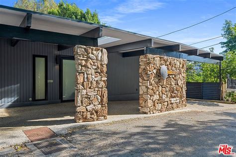 2775 Rinconia Dr Los Angeles Ca 90068 Mls 26701243 Zillow