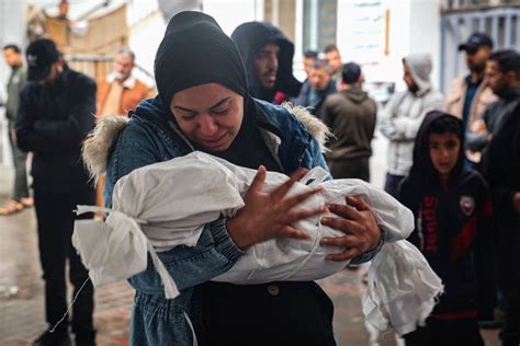 Rafah Evacuation Gazans Start Leaving Citys East As Israeli Military