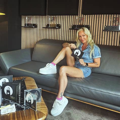 Michelle Michelle Verrät Die Titelliste Ihres Abschiedsalbums „flutlicht Smago