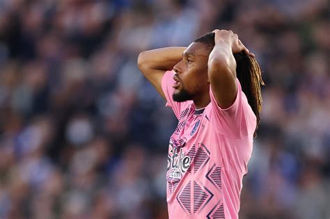 Jordan Pickford And Alex Iwobi Redeem Themselves After First Half Errors As Everton Fight Back