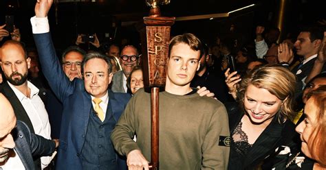 Waarom De Zonen Van Bart De Wever Plots Prominent In Beeld Komen De
