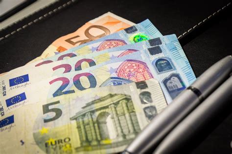 Ladvocat Dun Acusat Per Falsificació De Bitllets Recorre La Sentència Al Ts El Periòdic D