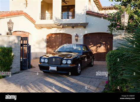 Luxury Car Mansion Entrance Elegant 22m Mansion Offers 12 Car Garage
