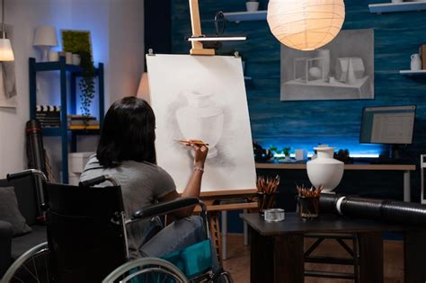 Premium Photo Fine Arts Teacher Who Lives With Disability In Legs