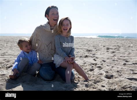 Madre Con La Figlia E Il Figlio Immagini E Fotografie Stock Ad Alta Risoluzione Alamy