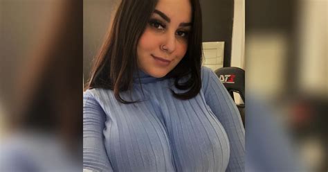 La Brasileña Victoria Matosa Hace Bello Cosplay De Conejita