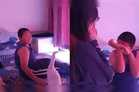 姐姐时隔 个月后回家悄悄来到房间送惊喜弟弟顿时热泪盈眶