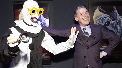 Todo El Mundo Quiere Saber Qué Hay Detrás De La Máscara Más Turbia Del