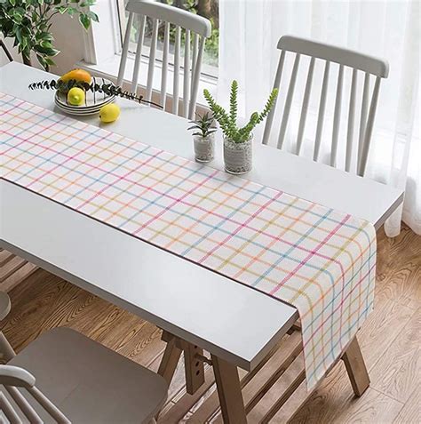 Attractive And Modern Dining Table Runner Design Ideas