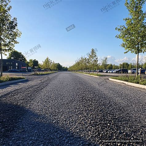 Ai创作图新铺的柏油路 柏油马路乡村振兴 新修的沥青路 新铺沥青路 新铺柏油路面 园区马路 柏油马路施工路面 夏日马路 新修的柏油路 园区道路