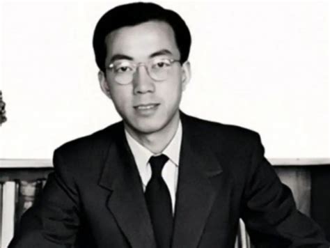 跨越百年，他依旧仰望星空我苏网