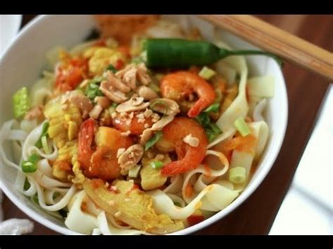 Mi Quang Quang Style Noodle With Pork And Shrimp Helens Recipes