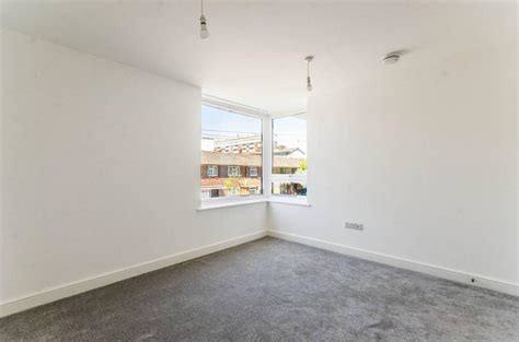 Parker Street Silvertown London E16 2 Bed Flat £2 250 Pcm £519 Pw