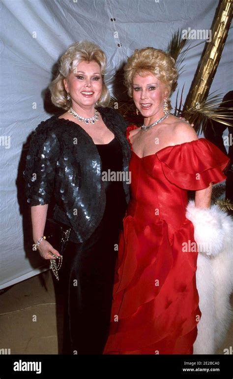 Zsa Gabor Und Schwester Eva Gabor Quelle Ralph Dominguez Mediapunch Stockfotografie Alamy