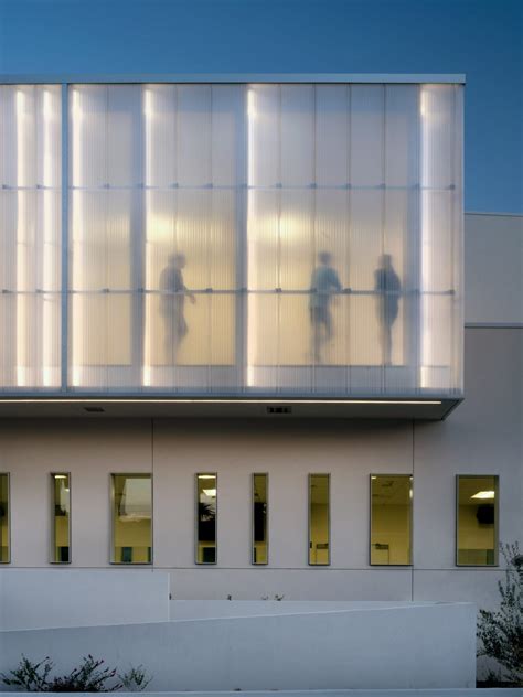 Aux Architecture Clads Los Angeles Arts Centre In Polycarbonate Panels สถาปัตยกรรม พิพิธภัณฑ์