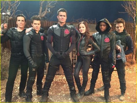 Paris Berelc And Kelli Berglund Share A Ton Of Bts Pics From Lab Rats