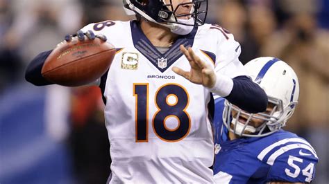 Peyton Manning Sits Out Practice With Sore Foot