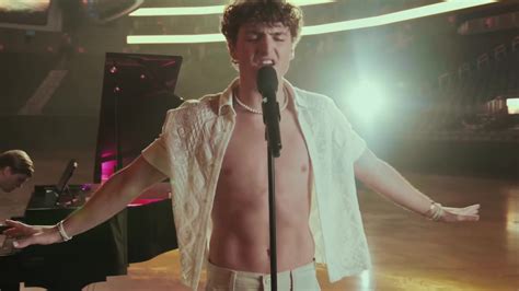 Auscaps Benson Boone Shirtless In In The Stars Live Music Video