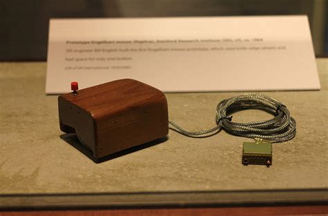 Penemu Penemu Mouse Pertama Dr Douglas C Engelbart