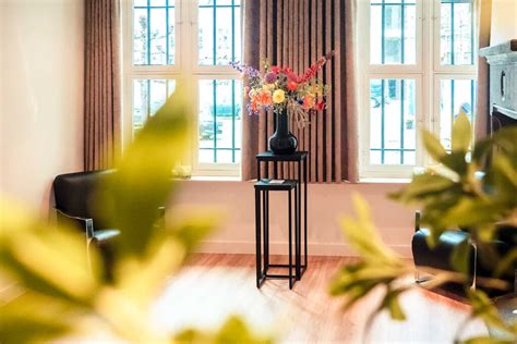 Contact Van Dael I Sereni