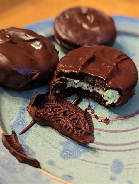 Thin Mints But Theyre Mint Oreos Dipped In Chocolate Chips Melted In