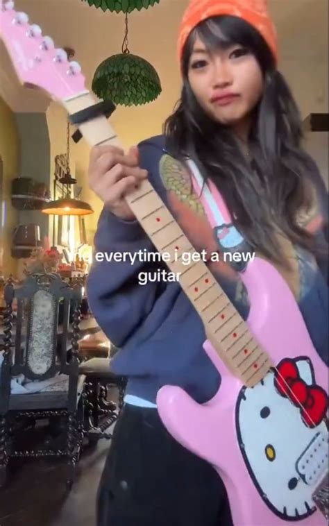 Beabadoobee Everytime She Gets A New Guitar In 2025 Music Mood Hello