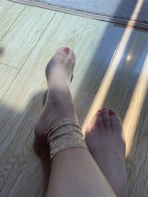 蕾丝边珠光短袜 日常中带些小心机 正如我 又纯又欲 ️ 伪娘 丝袜 伪娘 丝袜 小仙女🧚cd 莫然 Cdmoran